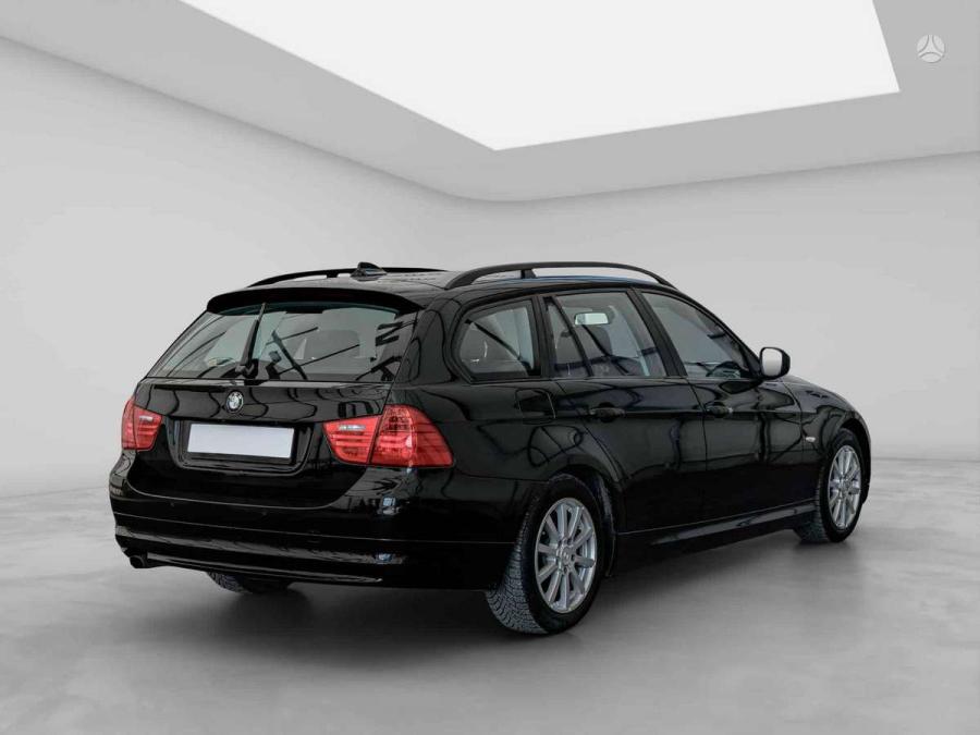 Black BMW 318 2009 in Kaunas, with an engine capacity of 2.00 L and mileage of 261 thousand km for 4990 €, photo 4 on AUTOMOTO.COM.LV