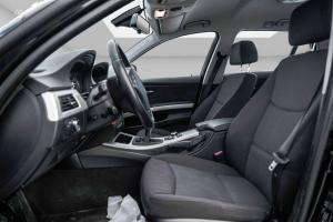 Black BMW 318 2009 in Kaunas, with an engine capacity of 2.00 L and mileage of 261 thousand km for 4990 €, photo 6 on AUTOMOTO.COM.LV