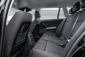 Black BMW 318 2009 in Kaunas, with an engine capacity of 2.00 L and mileage of 261 thousand km for 4990 €, photo 9 on AUTOMOTO.COM.LV