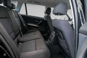 Black BMW 318 2009 in Kaunas, with an engine capacity of 2.00 L and mileage of 261 thousand km for 4990 €, photo 13 on AUTOMOTO.COM.LV