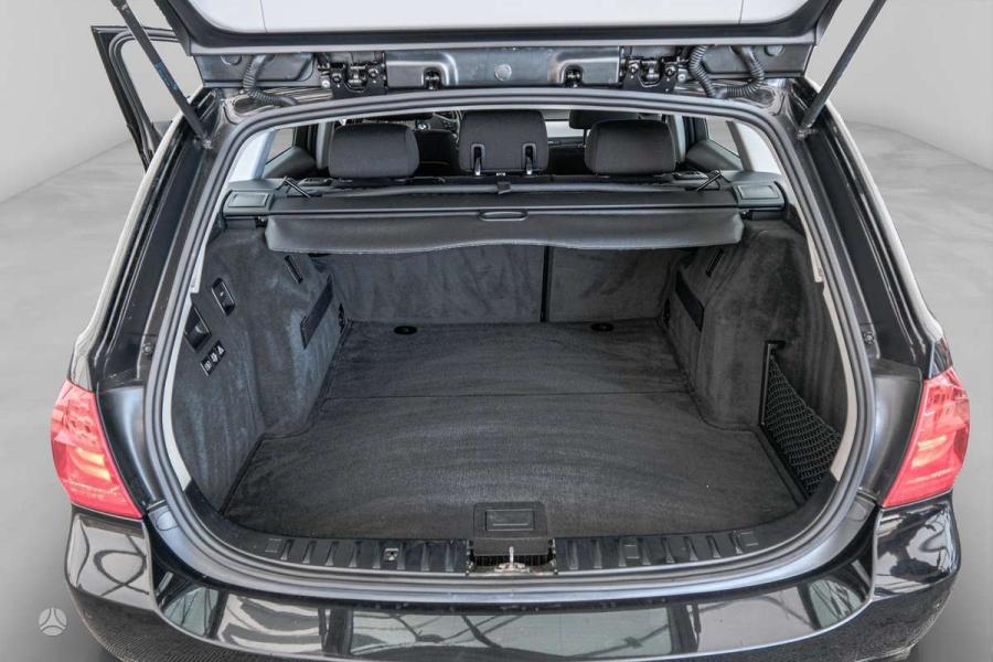Black BMW 318 2009 in Kaunas, with an engine capacity of 2.00 L and mileage of 261 thousand km for 4990 €, photo 14 on AUTOMOTO.COM.LV