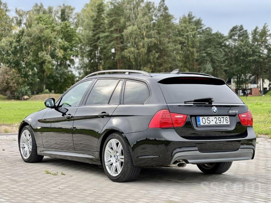Black BMW 318 2009 in Riga, with an engine capacity of 2.00 L and mileage of 272 thousand km for 4890 €, photo 5 on AUTOMOTO.COM.LV