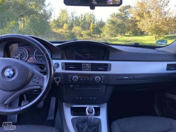 Black BMW 318 2009 in Kaunas, with an engine capacity of 2.00 L and mileage of 330 thousand km for 3990 €, photo 8 on AUTOMOTO.COM.LV
