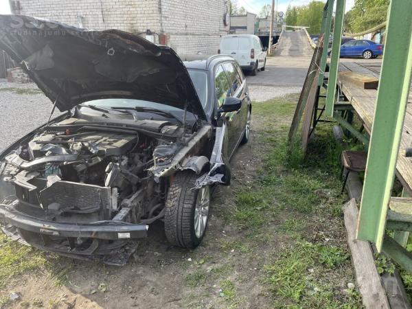 Melns BMW 318 2010 Rīga, ar dzinēja tilpumu 2.00 L un nobraukumu 308 tūkst. km par 1200 €, foto 4 vietnē AUTOMOTO.COM.LV