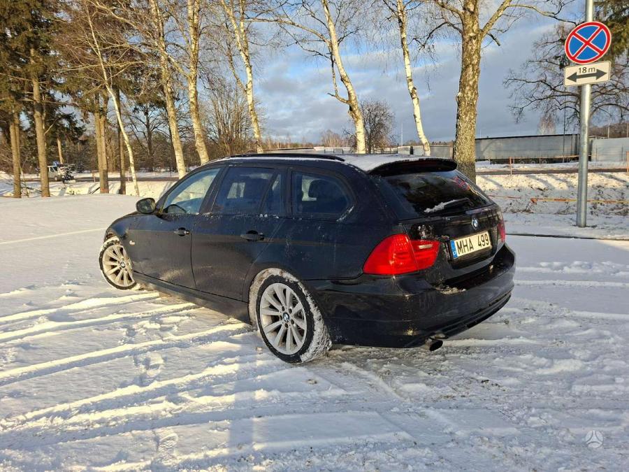 Black BMW 318 2010 in Vilnius, with an engine capacity of 0.00 L and mileage of 330 thousand km for 2100 €, photo 1 on AUTOMOTO.COM.LV