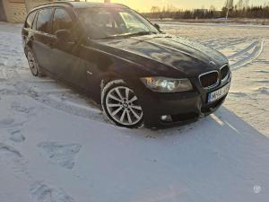 Black BMW 318 2010 in Vilnius, with an engine capacity of 0.00 L and mileage of 330 thousand km for 2100 €, photo 4 on AUTOMOTO.COM.LV