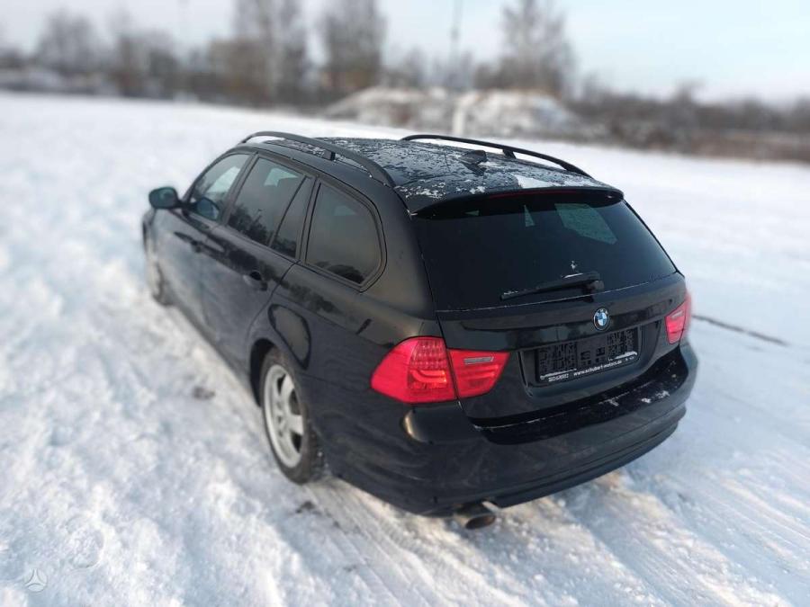 Black BMW 318 2010 in Marijampole, with an engine capacity of 2.00 L and mileage of 364 thousand km for 4300 €, photo 4 on AUTOMOTO.COM.LV