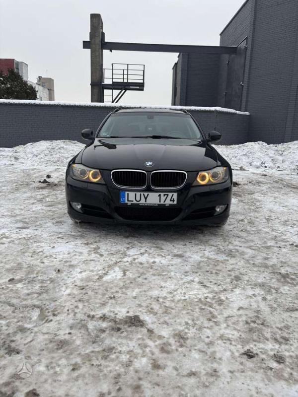 Melns BMW 318 2010 Kauņa, ar dzinēja tilpumu 2.00 L un nobraukumu 388 tūkst. km par 4300 €, foto 1 vietnē AUTOMOTO.COM.LV