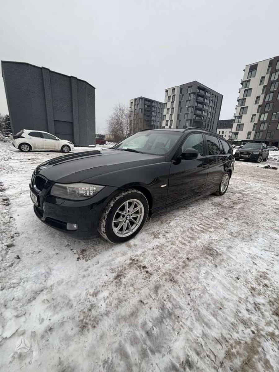 Black BMW 318 2010 in Kaunas, with an engine capacity of 2.00 L and mileage of 388 thousand km for 4300 €, photo 2 on AUTOMOTO.COM.LV