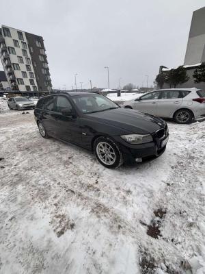 Black BMW 318 2010 in Kaunas, with an engine capacity of 2.00 L and mileage of 388 thousand km for 4300 €, photo 3 on AUTOMOTO.COM.LV