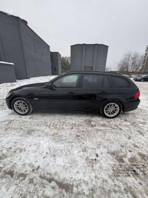 Black BMW 318 2010 in Kaunas, with an engine capacity of 2.00 L and mileage of 388 thousand km for 4300 €, photo 4 on AUTOMOTO.COM.LV