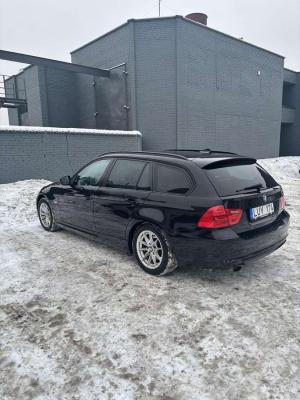Black BMW 318 2010 in Kaunas, with an engine capacity of 2.00 L and mileage of 388 thousand km for 4300 €, photo 7 on AUTOMOTO.COM.LV