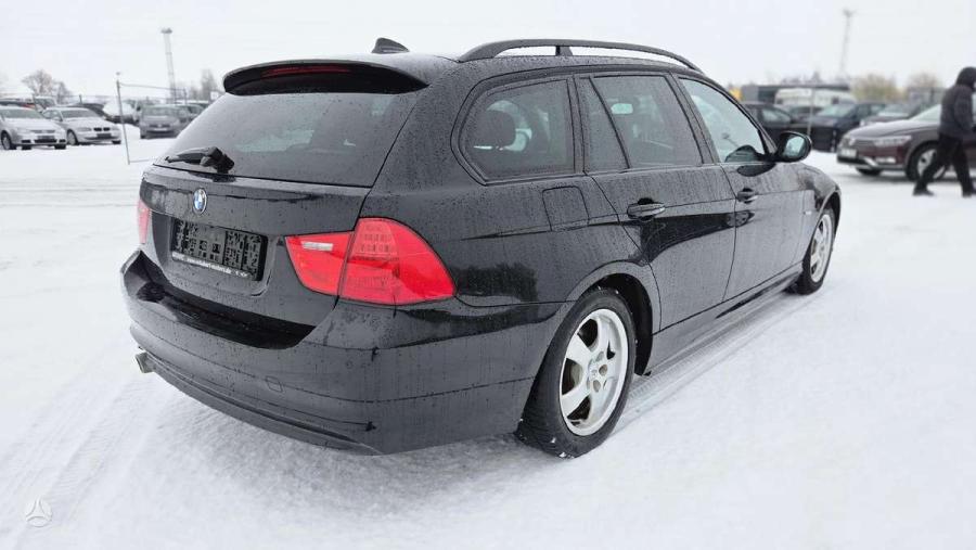 Black BMW 318 2010 in Marijampole, with an engine capacity of 2.00 L and mileage of 364 thousand km for 4300 €, photo 4 on AUTOMOTO.COM.LV