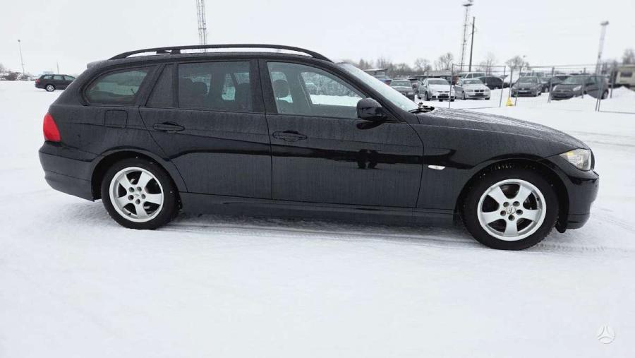 Black BMW 318 2010 in Marijampole, with an engine capacity of 2.00 L and mileage of 364 thousand km for 4300 €, photo 5 on AUTOMOTO.COM.LV