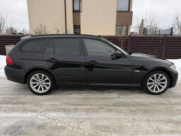 Black BMW 318 2010 in Vilnius, with an engine capacity of 2.00 L and mileage of 383 thousand km for 3200 €, photo 10 on AUTOMOTO.COM.LV