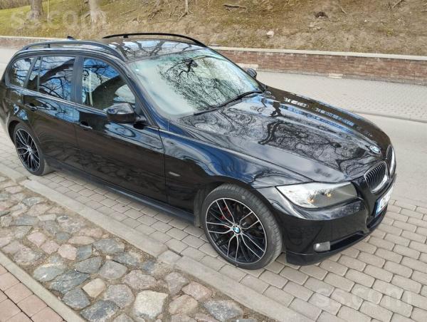 Melns BMW 318 2010 Bauska, ar dzinēja tilpumu 2.00 L un nobraukumu 285 tūkst. km par 4490 €, foto 2 vietnē AUTOMOTO.COM.LV