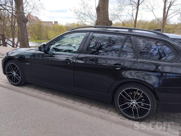 Melns BMW 318 2010 Bauska, ar dzinēja tilpumu 2.00 L un nobraukumu 285 tūkst. km par 4490 €, foto 10 vietnē AUTOMOTO.COM.LV