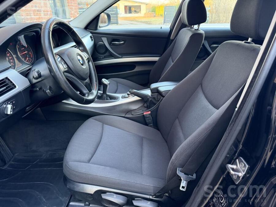 Melns BMW 318 2010 Rīga, ar dzinēja tilpumu 2.00 L un nobraukumu 293 tūkst. km par 5450 €, foto 17 vietnē AUTOMOTO.COM.LV
