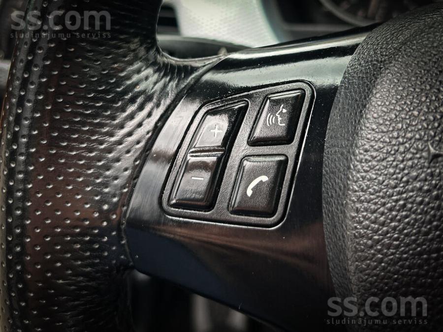 Black BMW 318 2010 in Tukums, with an engine capacity of 2.00 L and mileage of 376 thousand km for 6350 €, photo 17 on AUTOMOTO.COM.LV