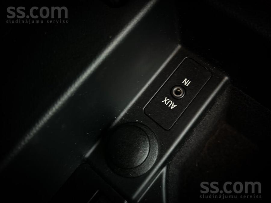 Black BMW 318 2010 in Tukums, with an engine capacity of 2.00 L and mileage of 376 thousand km for 6350 €, photo 31 on AUTOMOTO.COM.LV