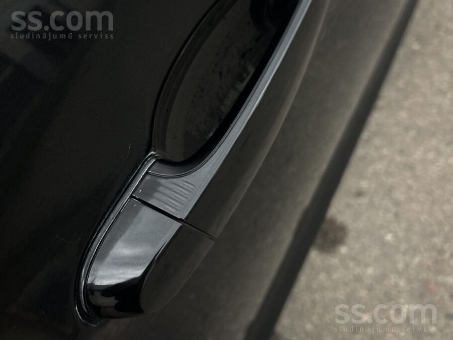 Black BMW 318 2010 in Tukums, with an engine capacity of 2.00 L and mileage of 376 thousand km for 6350 €, photo 33 on AUTOMOTO.COM.LV