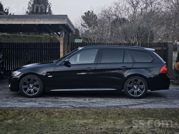 Black BMW 318 2010 in Jelgava, with an engine capacity of 2.00 L and mileage of 327 thousand km for 5800 €, photo 7 on AUTOMOTO.COM.LV