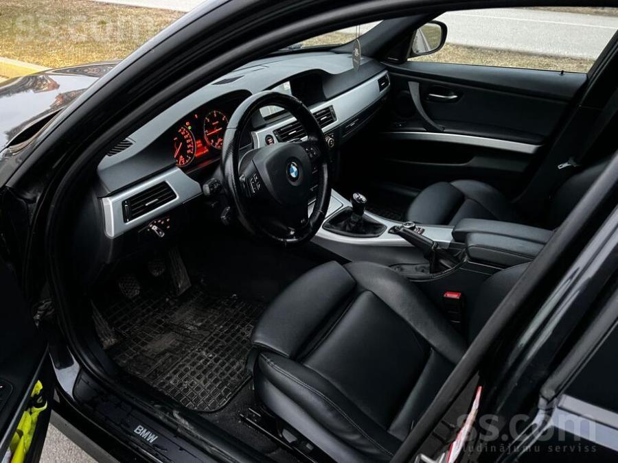 Melns BMW 318 2010 Rīga, ar dzinēja tilpumu 2.00 L un nobraukumu 351 tūkst. km par 5500 €, foto 8 vietnē AUTOMOTO.COM.LV