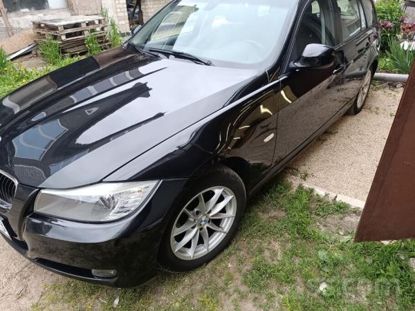 Black BMW 318 2010 in Riga, with an engine capacity of 2.00 L and mileage of 262 thousand km for 3200 €, photo 4 on AUTOMOTO.COM.LV
