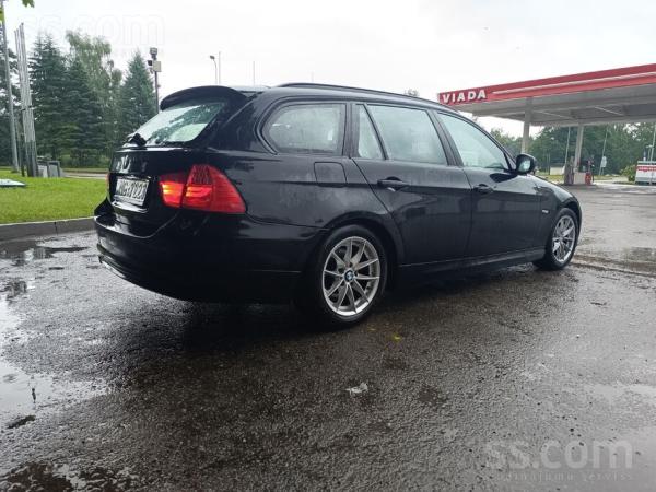 Melns BMW 318 2010 Rīga, ar dzinēja tilpumu 2.00 L un nobraukumu 262 tūkst. km par 3400 €, foto 3 vietnē AUTOMOTO.COM.LV