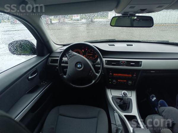 Melns BMW 318 2010 Rīga, ar dzinēja tilpumu 2.00 L un nobraukumu 262 tūkst. km par 3400 €, foto 5 vietnē AUTOMOTO.COM.LV