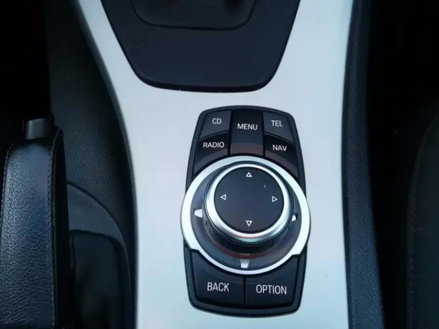 Black BMW 318 2010 in Kuldiga, with an engine capacity of 2.00 L and mileage of 290 thousand km for 5690 €, photo 14 on AUTOMOTO.COM.LV
