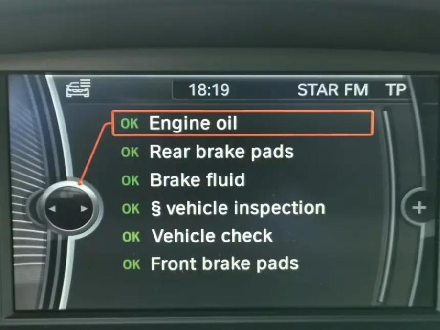 Black BMW 318 2010 in Kuldiga, with an engine capacity of 2.00 L and mileage of 290 thousand km for 5690 €, photo 16 on AUTOMOTO.COM.LV