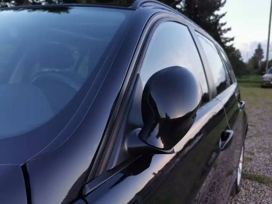 Black BMW 318 2010 in Kuldiga, with an engine capacity of 2.00 L and mileage of 290 thousand km for 5690 €, photo 20 on AUTOMOTO.COM.LV
