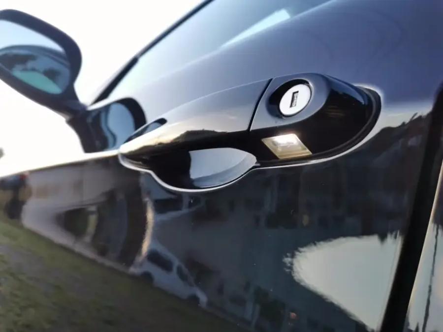 Black BMW 318 2010 in Kuldiga, with an engine capacity of 2.00 L and mileage of 290 thousand km for 5690 €, photo 25 on AUTOMOTO.COM.LV