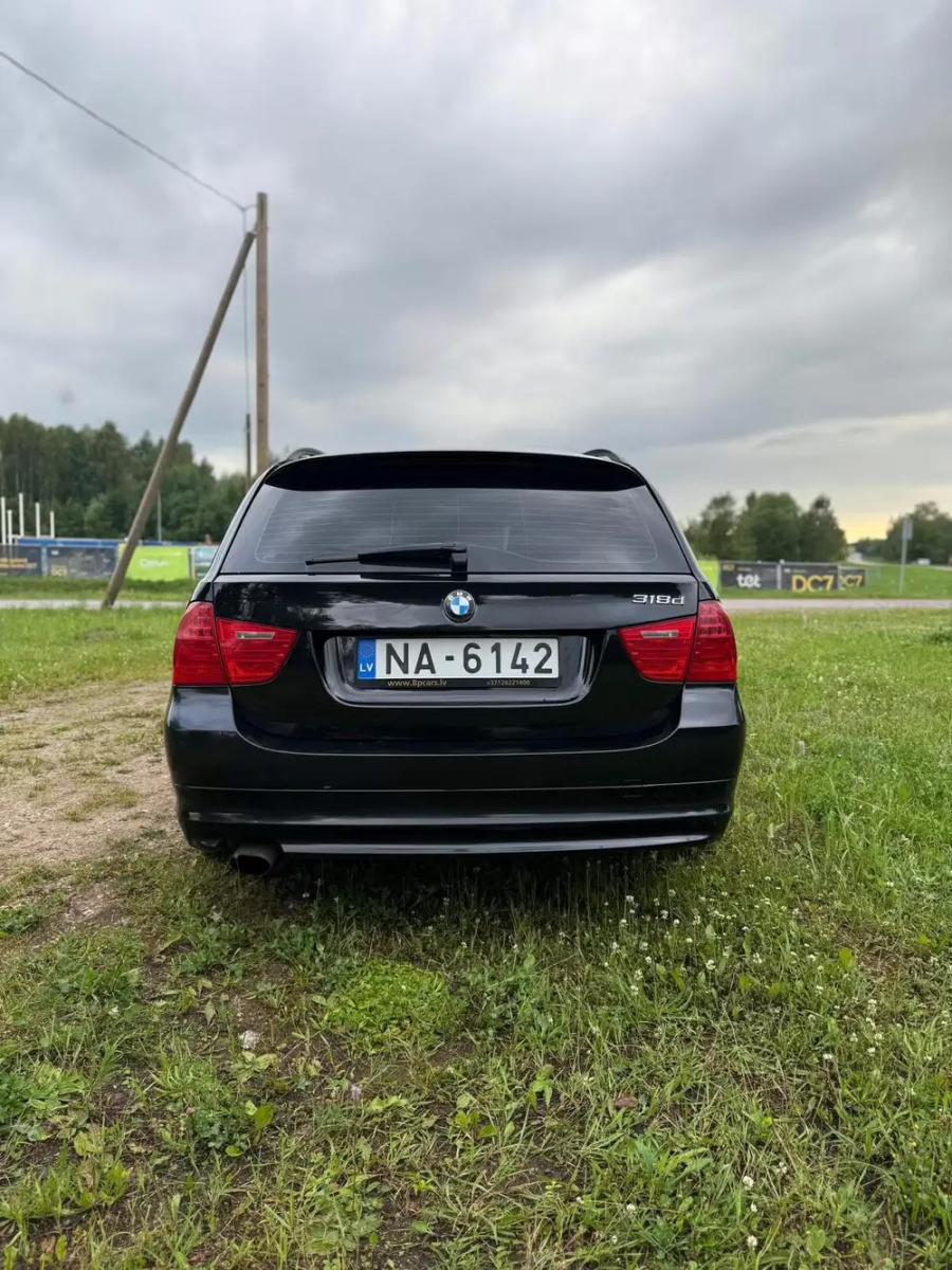 Melns BMW 318 2010 Rīga, ar dzinēja tilpumu 2.00 L un nobraukumu 303 tūkst. km par 3700 €, foto 8 vietnē AUTOMOTO.COM.LV