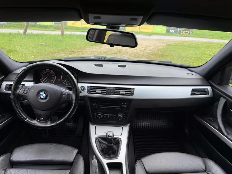 Melns BMW 318 2010 Rīga, ar dzinēja tilpumu 2.00 L un nobraukumu 303 tūkst. km par 3700 €, foto 12 vietnē AUTOMOTO.COM.LV