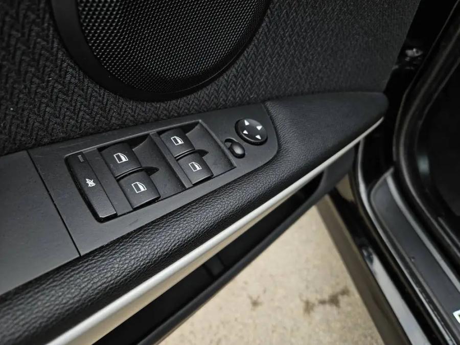 Melns BMW 318 2010 Jēkabpils, ar dzinēja tilpumu 2.00 L un nobraukumu 258 tūkst. km par 4590 €, foto 14 vietnē AUTOMOTO.COM.LV