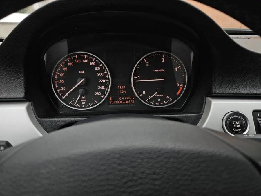 Melns BMW 318 2010 Jēkabpils, ar dzinēja tilpumu 2.00 L un nobraukumu 258 tūkst. km par 4590 €, foto 24 vietnē AUTOMOTO.COM.LV