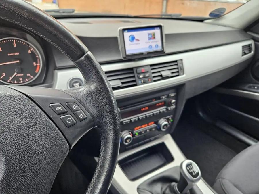 Melns BMW 318 2010 Jēkabpils, ar dzinēja tilpumu 2.00 L un nobraukumu 258 tūkst. km par 4590 €, foto 25 vietnē AUTOMOTO.COM.LV