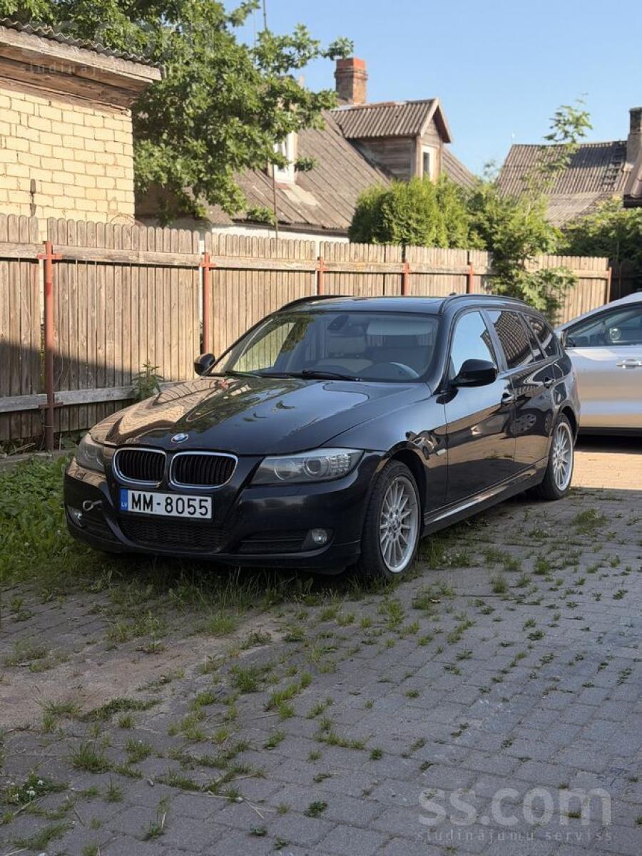 Черный БМВ 318 2010 в Тукумс, объемом двигателя 1.90 л и пробегом 340 тыс. км за 2000 €, фото 1 на AUTOMOTO.COM.LV
