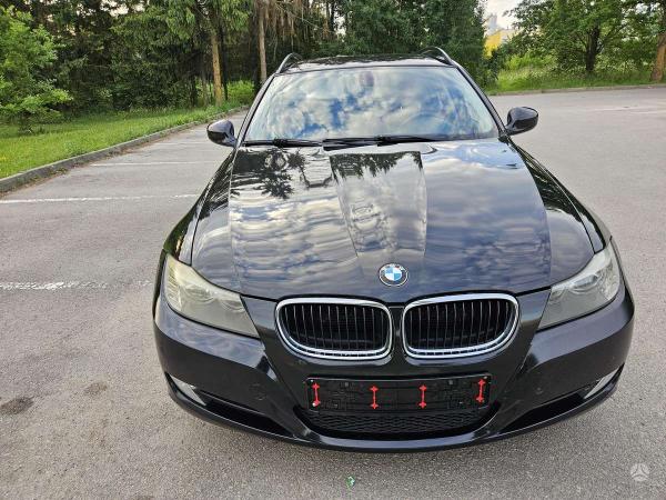 Black BMW 318 2010 in Pasvalys, with an engine capacity of 2.00 L and mileage of 260 thousand km for 3350 €, photo 2 on AUTOMOTO.COM.LV
