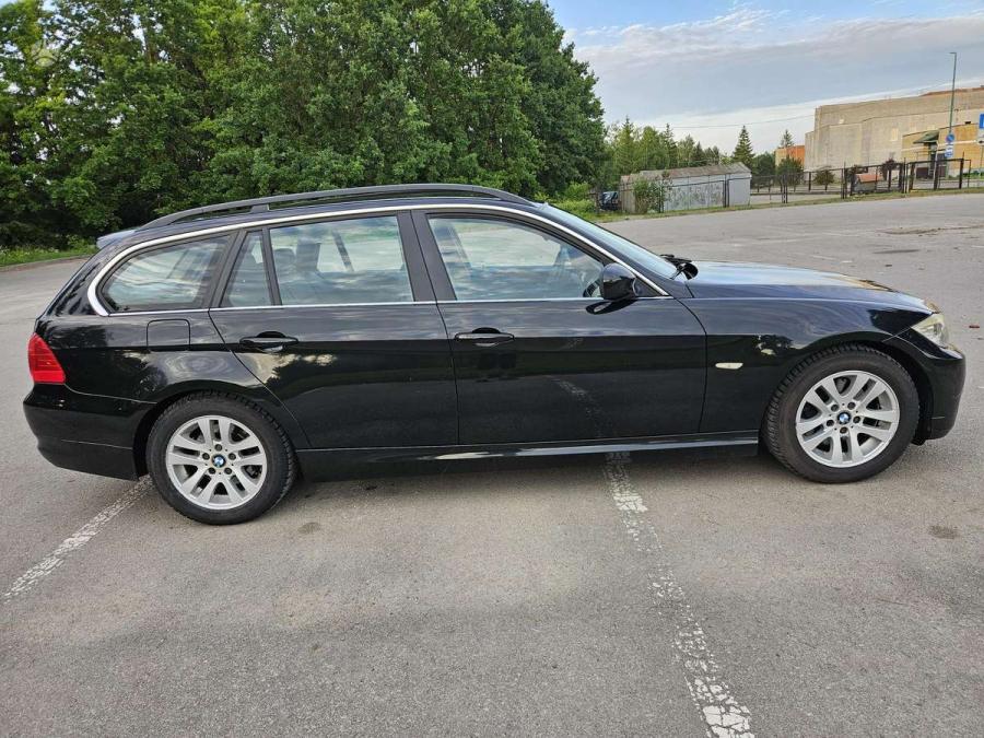 Black BMW 318 2010 in Pasvalys, with an engine capacity of 2.00 L and mileage of 260 thousand km for 3350 €, photo 5 on AUTOMOTO.COM.LV