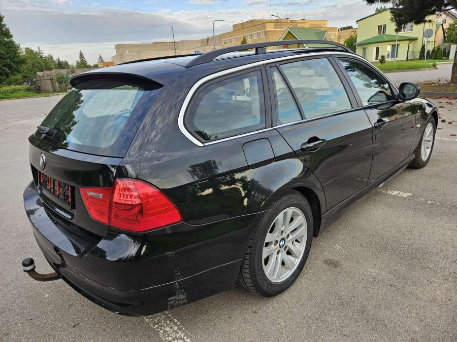 Black BMW 318 2010 in Pasvalys, with an engine capacity of 2.00 L and mileage of 260 thousand km for 3350 €, photo 6 on AUTOMOTO.COM.LV