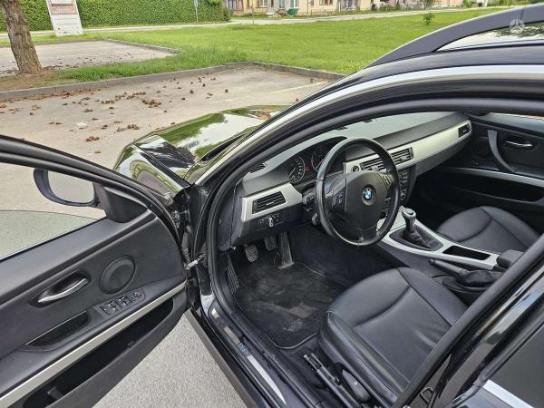 Black BMW 318 2010 in Pasvalys, with an engine capacity of 2.00 L and mileage of 260 thousand km for 3350 €, photo 9 on AUTOMOTO.COM.LV