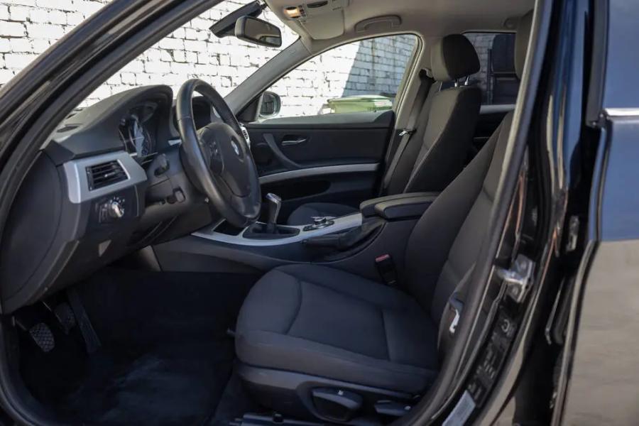 Melns BMW 318 2010 Liepāja, ar dzinēja tilpumu 2.00 L un nobraukumu 264 tūkst. km par 5300 €, foto 11 vietnē AUTOMOTO.COM.LV