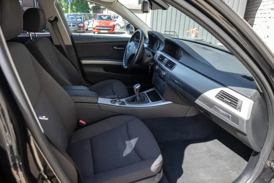 Melns BMW 318 2010 Liepāja, ar dzinēja tilpumu 2.00 L un nobraukumu 264 tūkst. km par 5300 €, foto 15 vietnē AUTOMOTO.COM.LV