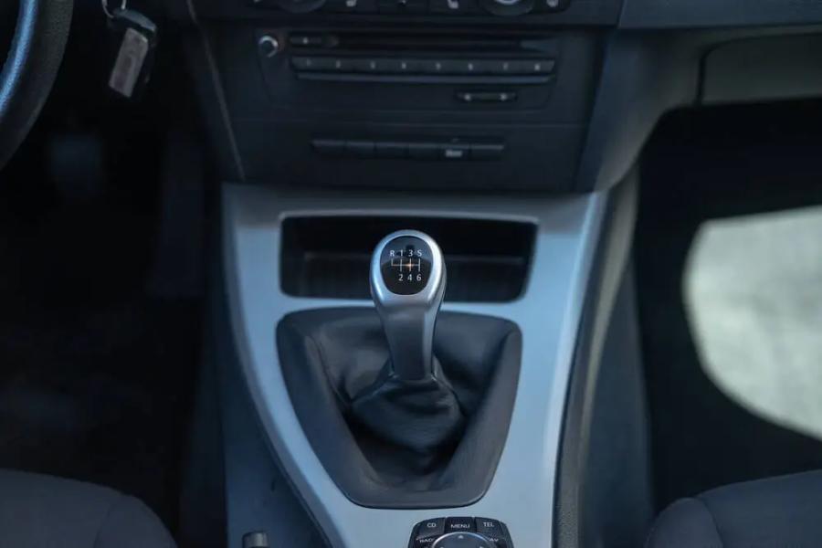 Melns BMW 318 2010 Liepāja, ar dzinēja tilpumu 2.00 L un nobraukumu 264 tūkst. km par 5300 €, foto 19 vietnē AUTOMOTO.COM.LV