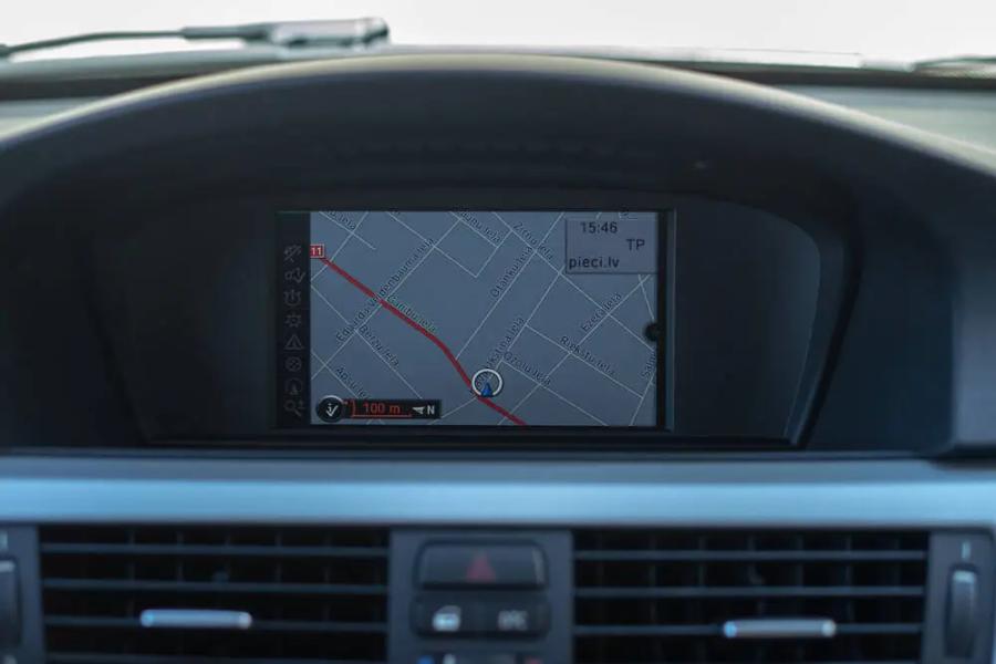 Melns BMW 318 2010 Liepāja, ar dzinēja tilpumu 2.00 L un nobraukumu 264 tūkst. km par 5300 €, foto 20 vietnē AUTOMOTO.COM.LV