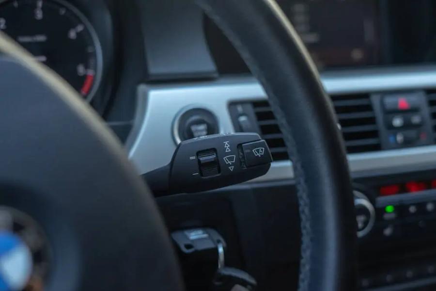Melns BMW 318 2010 Liepāja, ar dzinēja tilpumu 2.00 L un nobraukumu 264 tūkst. km par 5300 €, foto 26 vietnē AUTOMOTO.COM.LV