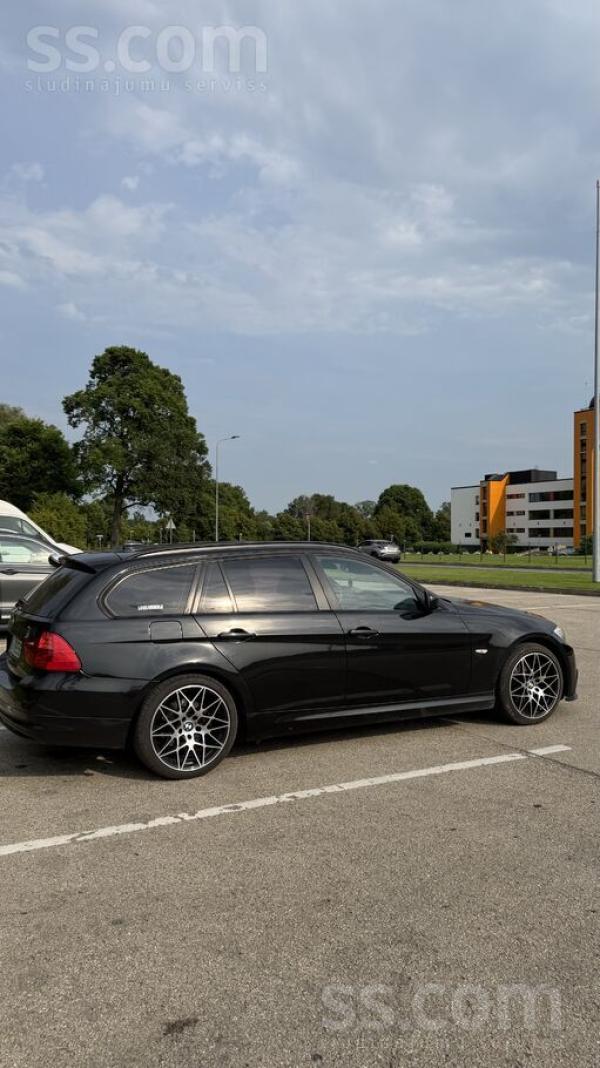 Black BMW 318 2010 in Riga, with an engine capacity of 2.00 L and mileage of 0 thousand km for 4000 €, photo 4 on AUTOMOTO.COM.LV